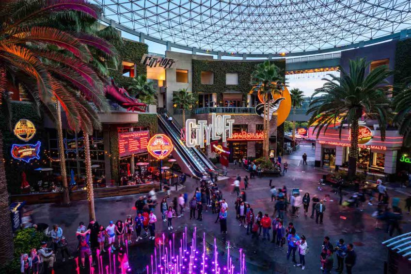 What can you see at Universal Studios Hollywood? | Family Travel