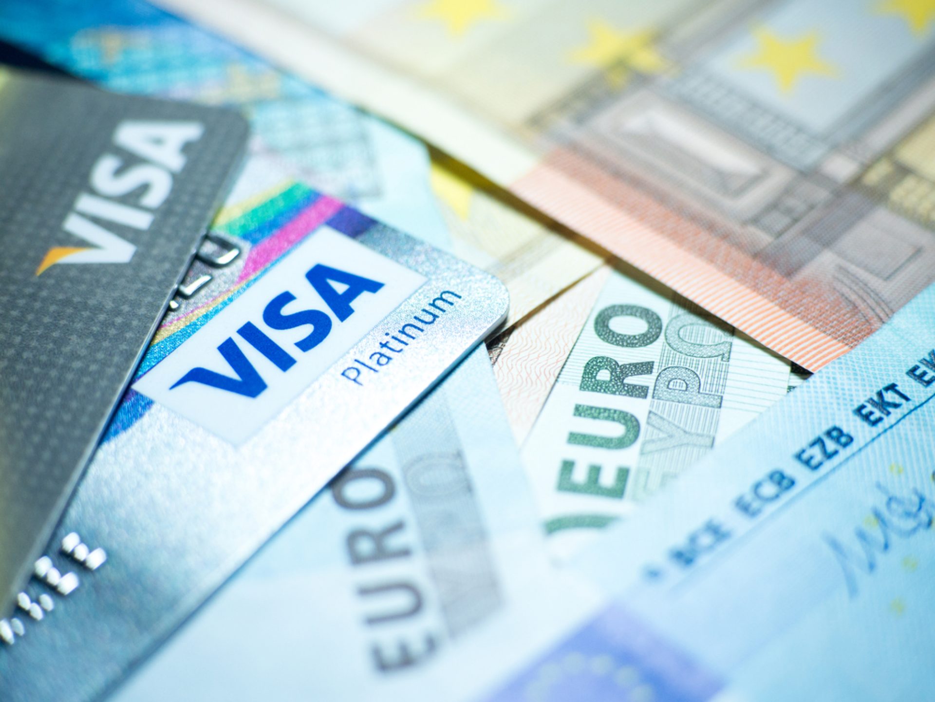 How to pick the best travel money option - Family Travel